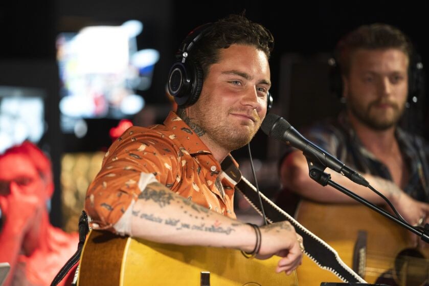 Als twee druppels: Bobby Lou lijkt op papa Douwe Bob | Flair