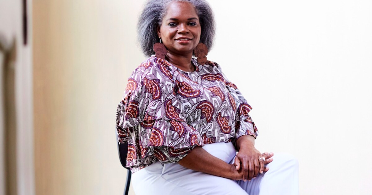 Melitia (50) is hiv-positief: 'In het ziekenhuis liepen ze om me heen ...