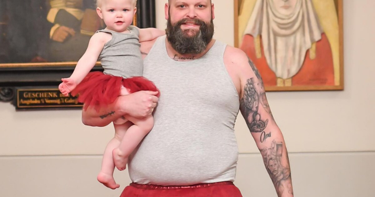 Evert Muis, de tutu dragende papa, is overleden aan kanker | Flair