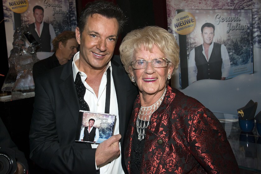 Moeder van Gerard Joling overleden: 'Ik heb haar hand tot het laatste ...