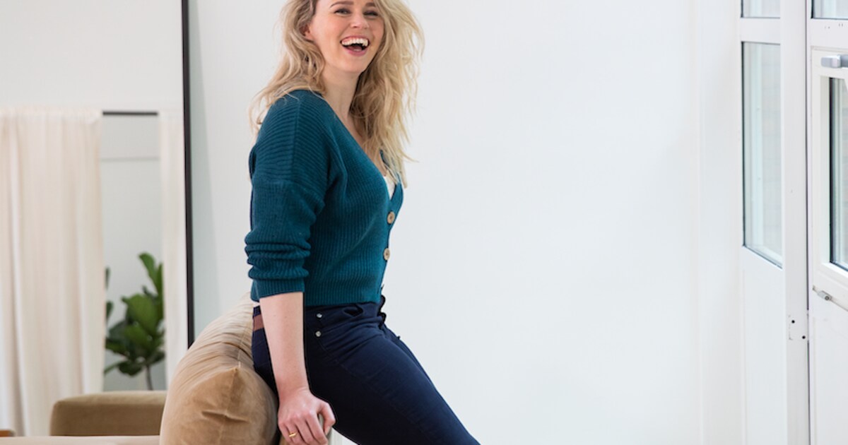 Lisa Loeb: ‘Let op: dit weekend gaat de klok weer een jaar achteruit’