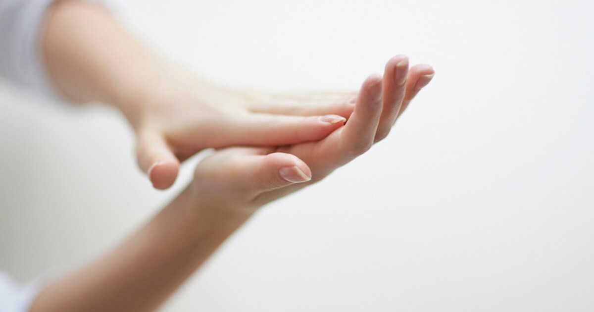 Met deze tips kom je van je 'schuurpapier-handen' af | Flair