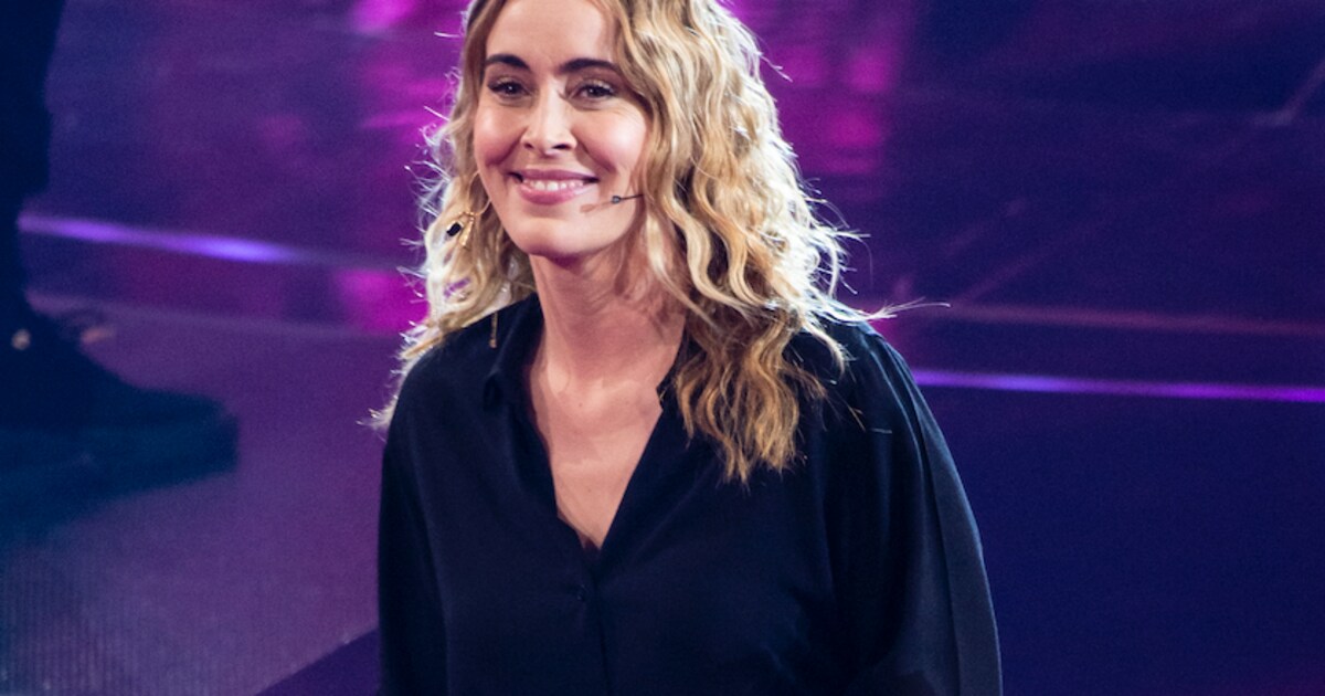 Anouk deelt eerste duidelijke foto van gemillimeterd haar | Flair