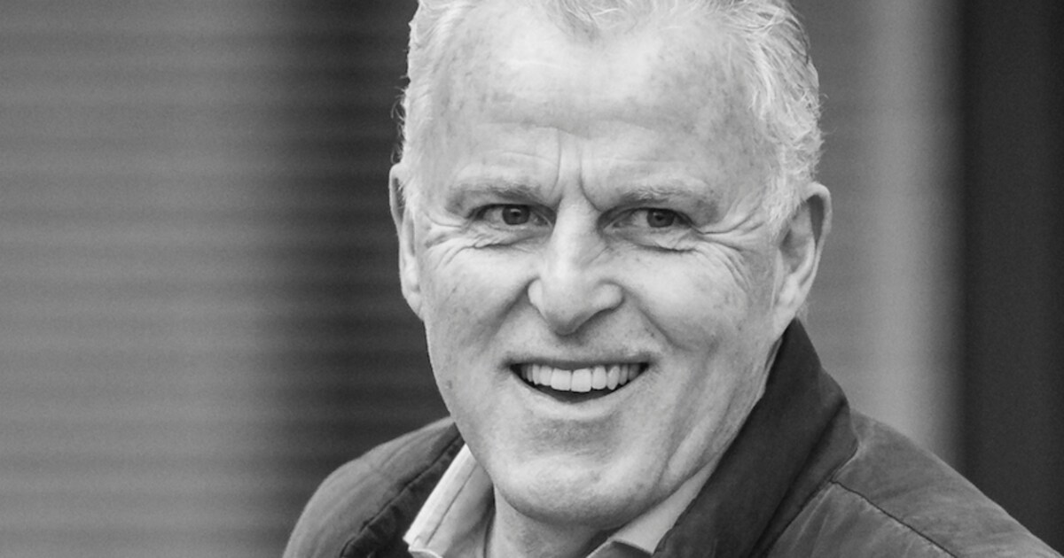Bekend Nederland staat stil bij afscheid Peter R. de Vries | Flair