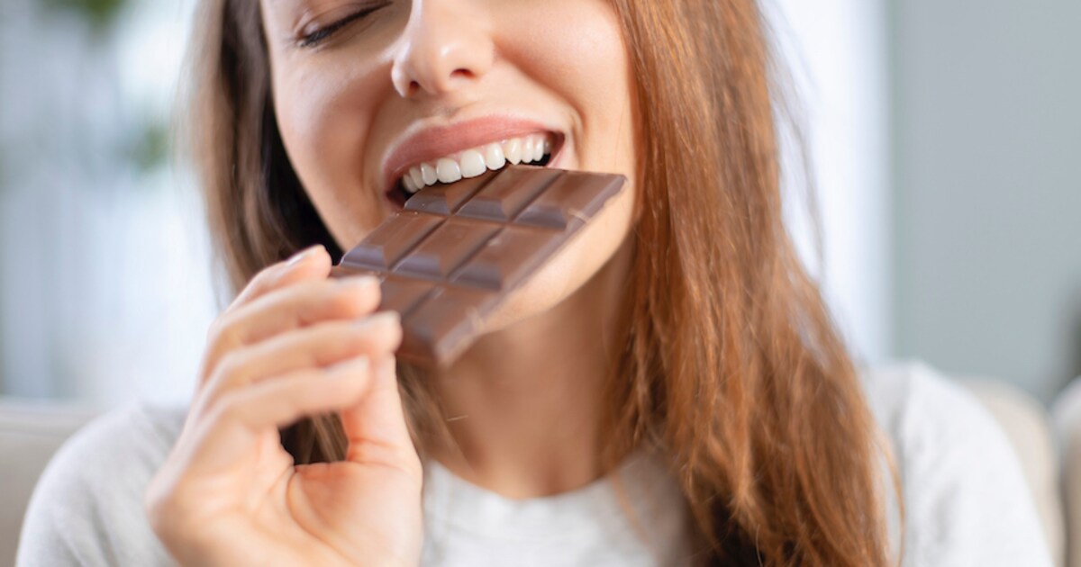 Dít is de reden dat je beter geen chocolade kunt eten voor het slapen gaan