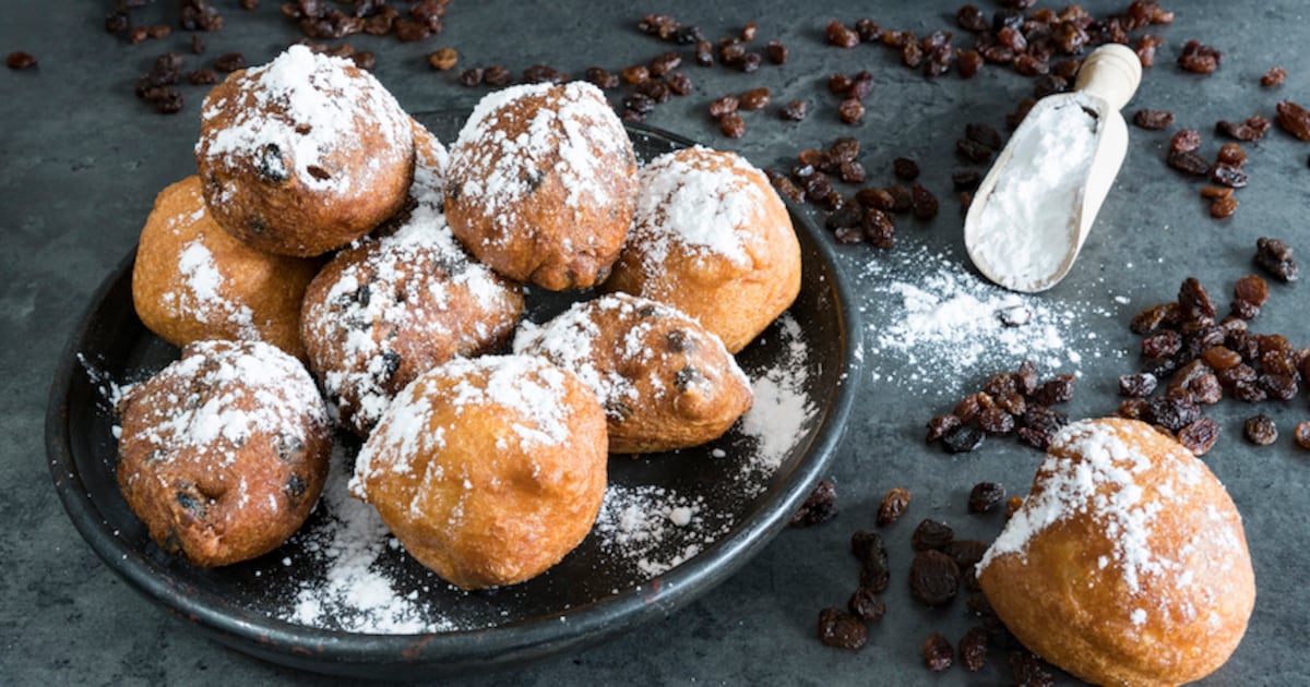 Oliebol met óf zonder poedersuiker? Zóveel calorieën scheelt dat ...