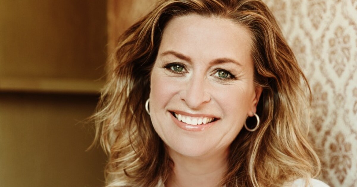 Sacha de Boer en Rick Nieman 'uitgehuwelijkt' door collega's | Flair