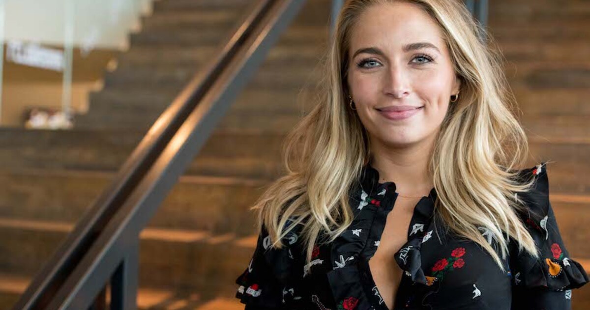 Smelt: Shelly Sterk deelt kiekje van 'pyjama date' met pasgeboren zoon ...