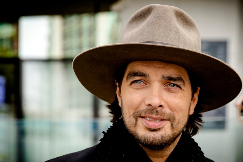 Waylon vertelt openhartig over zijn band met zijn 15-jarige zoon | Flair