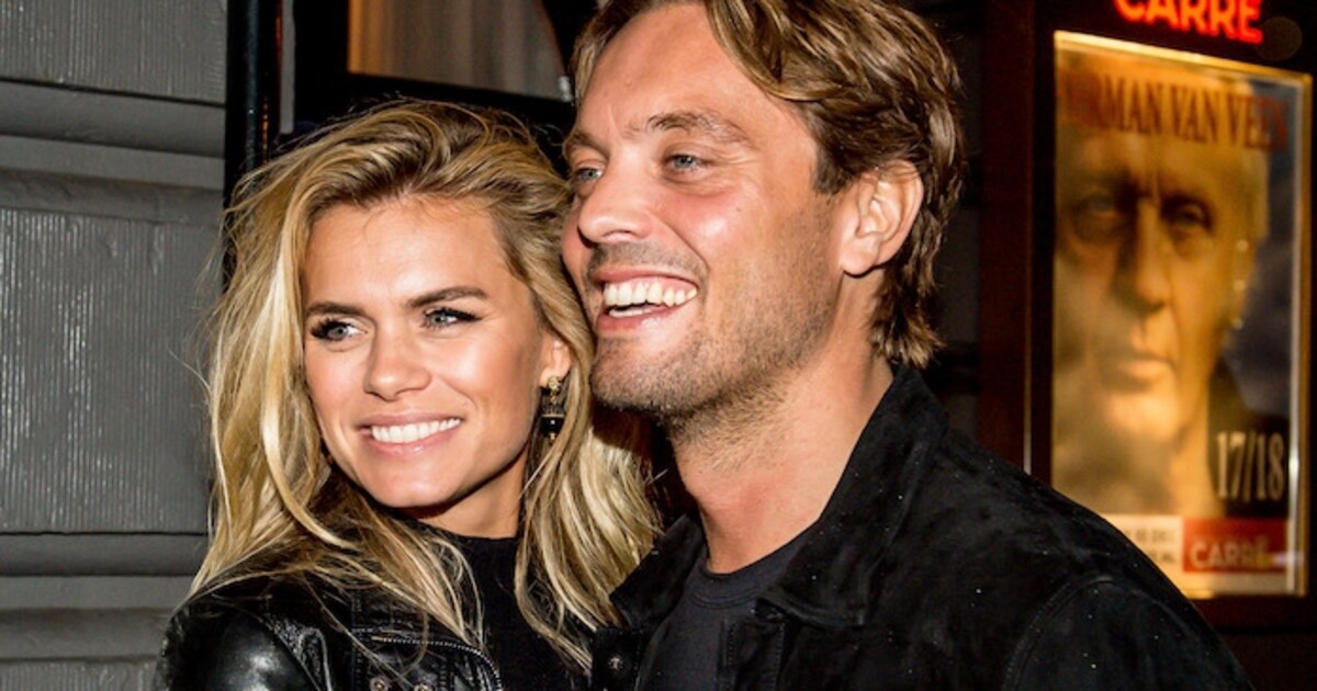 Pas als déze beroemdheid zijn shirt draagt, stopt Bas Smit met zijn ...