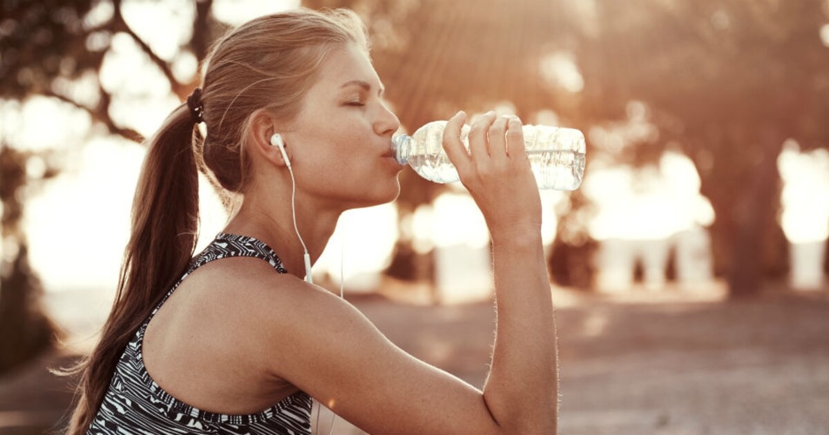 Waterflesje schoonmaken? Zo vaak in de week moet het - Flair - Voor jou ...
