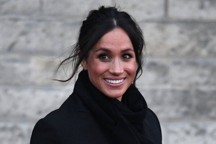 Meghan Markle's vader werd betaald voor aandoenlijke 'spontane' foto's ...