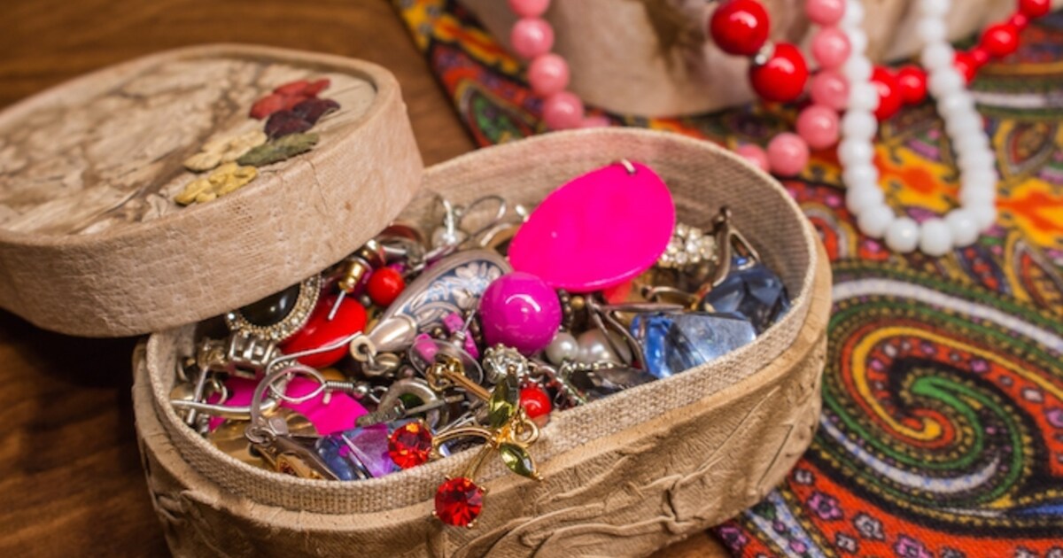 Zien: met deze truc raak je nooit meer een oorbel kwijt - Flair - Voor jou, over jou