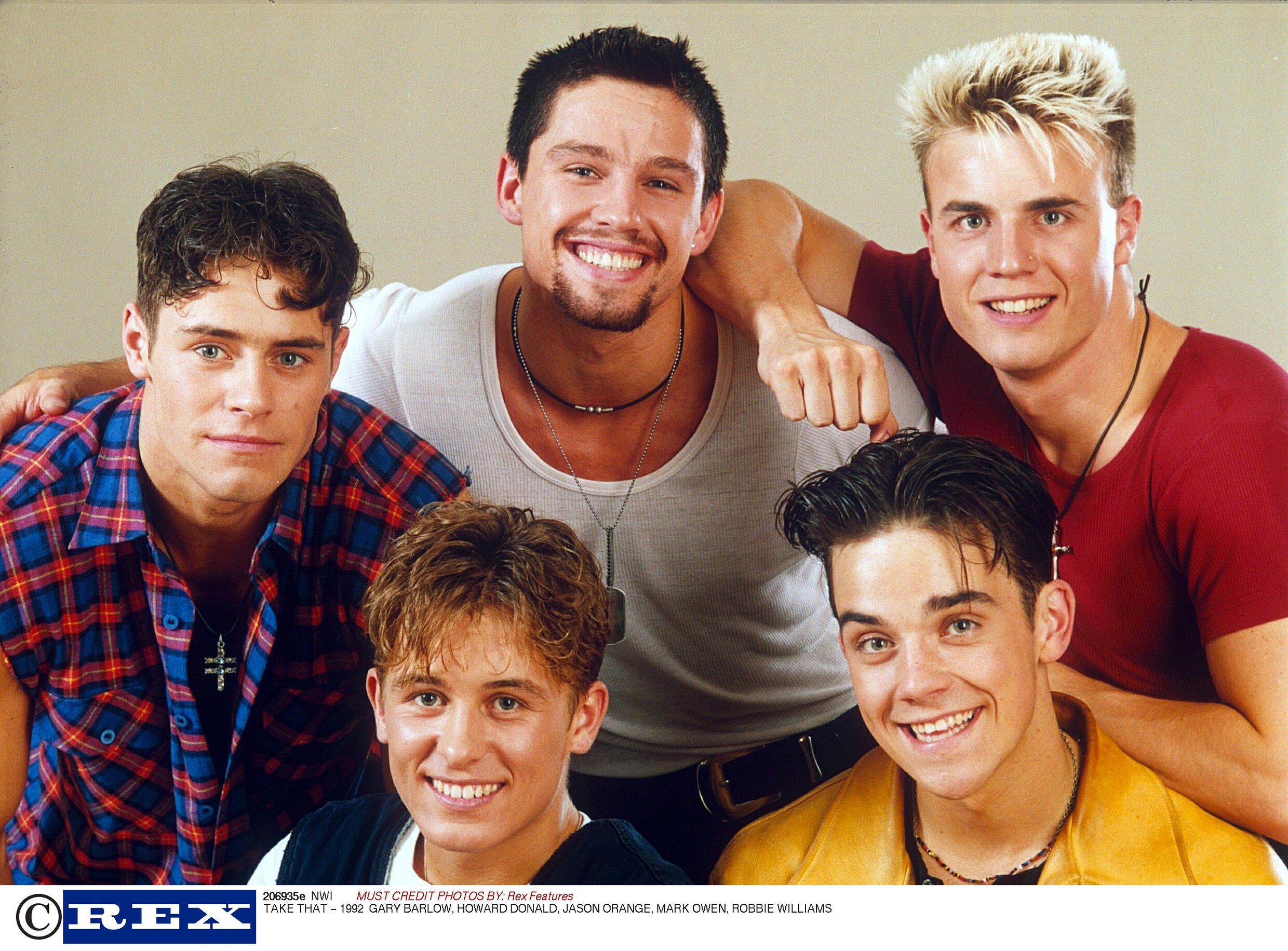 Zien: Robbie Williams weer terug op het podium met Take That - Flair ...