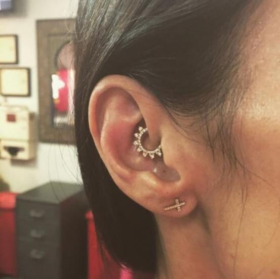 TREND: een 'daith piercing' zien we straks echt overal terug - Flair ...