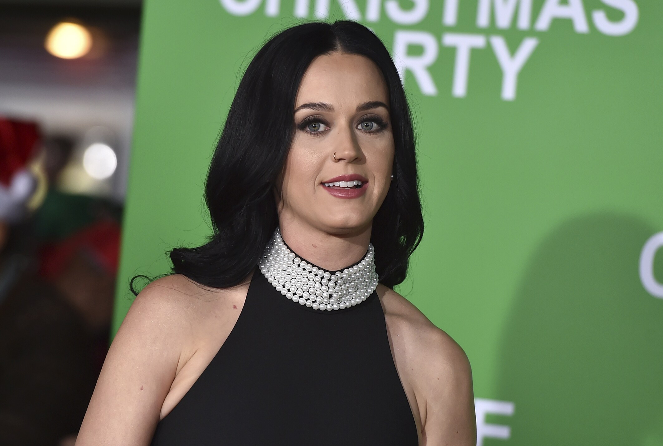 WOW! Katy Perry gaat Orlando Bloom achterna en verft haren blond ...