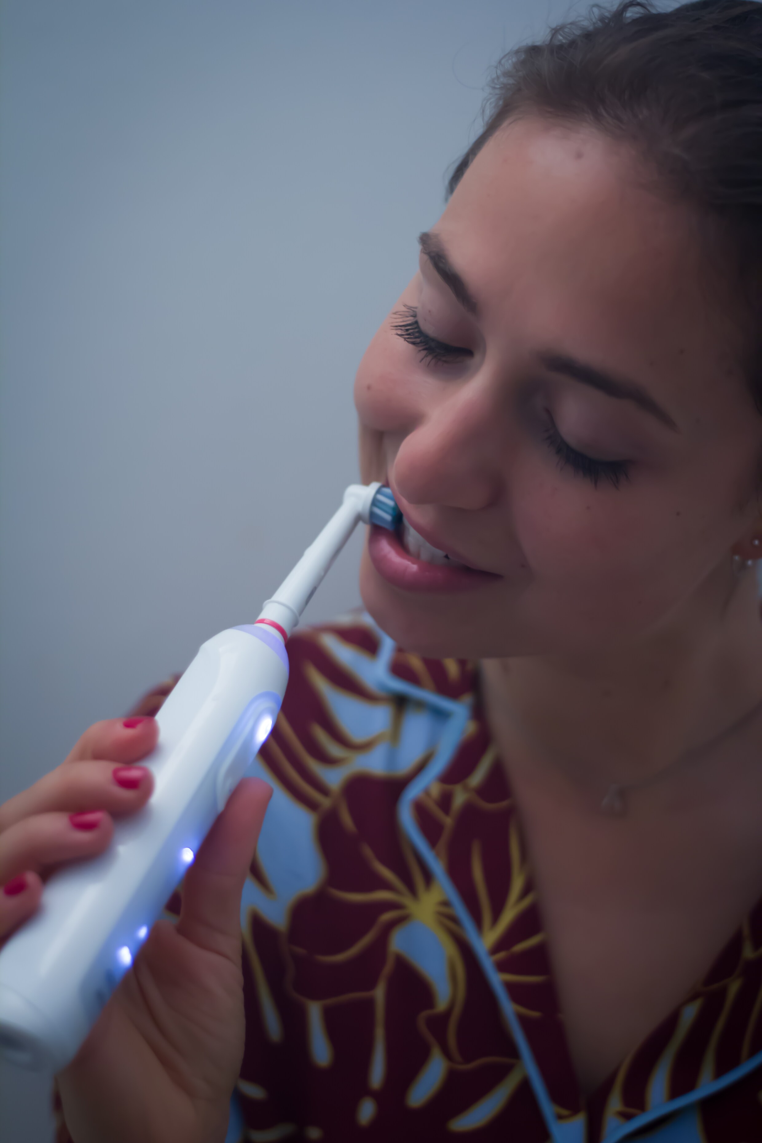 Redactrice Anne-Flore test uit: de Oral-B Genius 9000 tandenborstel ...
