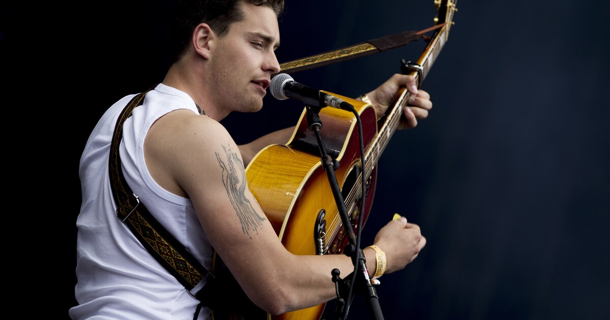 Oelala! Douwe Bob gespot met een andere man! - Flair - Voor jou, over ...