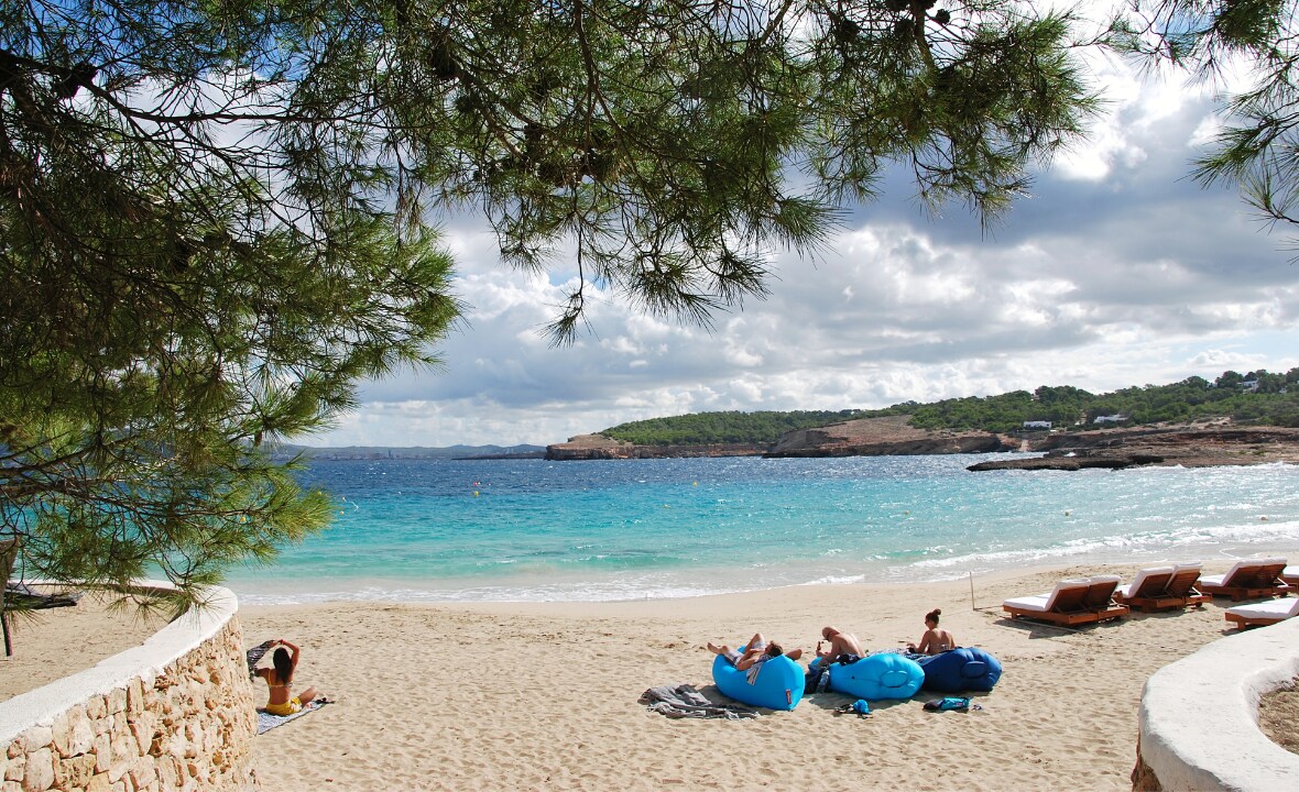 Ibiza: zwemmen in verborgen baaien en slapen in finca’s