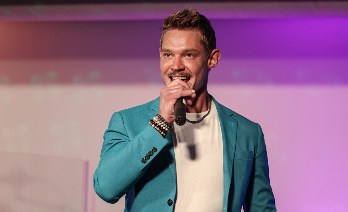 Say what!? Ferry Doedens is tijdelijk dakloos | Flair