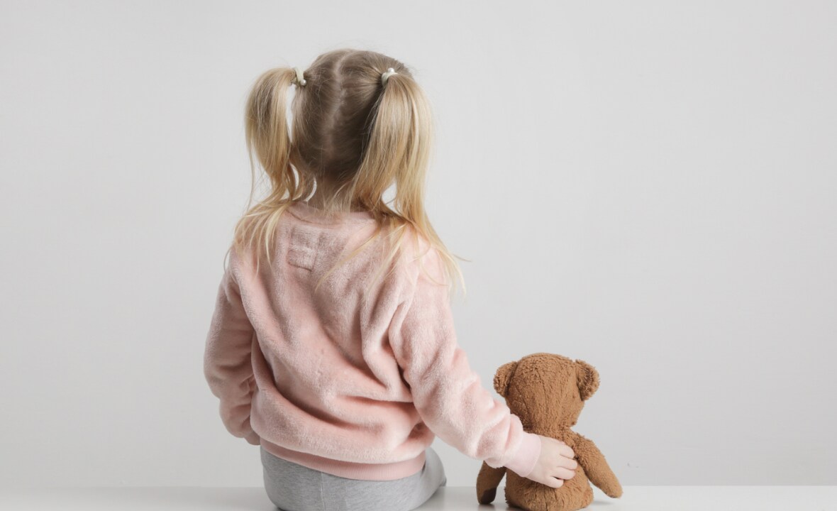 Het leven van Pia (4) werd gered door het duurste spuitje ter wereld ...