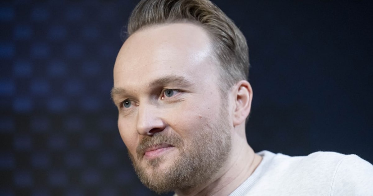 Wil je zien: met déze vrouw heeft Arjen Lubach een relatie | Flair