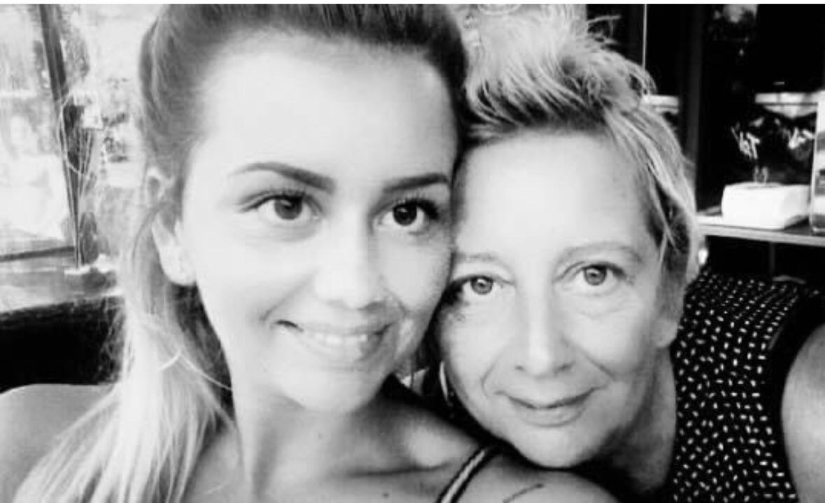 Anouk verloor haar moeder: ‘Ze werd de ambulance ingereden’