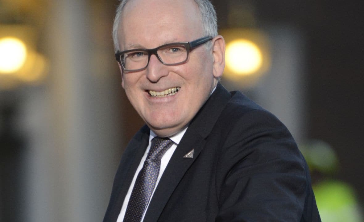 Herken jij 'm? Zo zag Frans Timmermans er vroeger uit | Flair