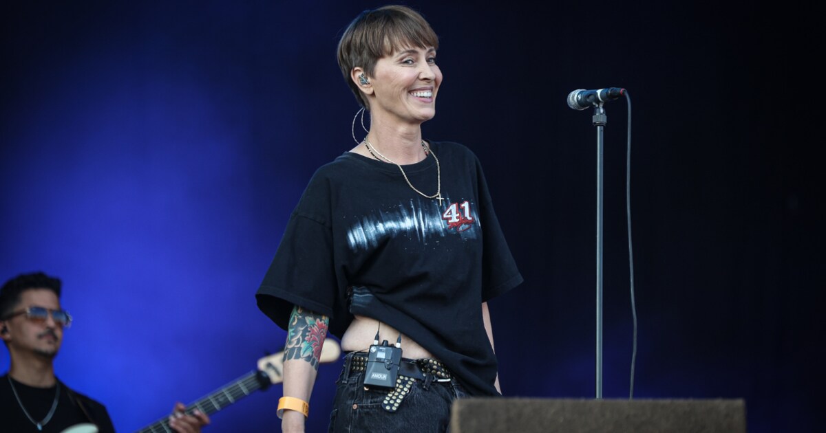 Anouk heeft na ophef openhartig gesprek met transvrouw | Flair