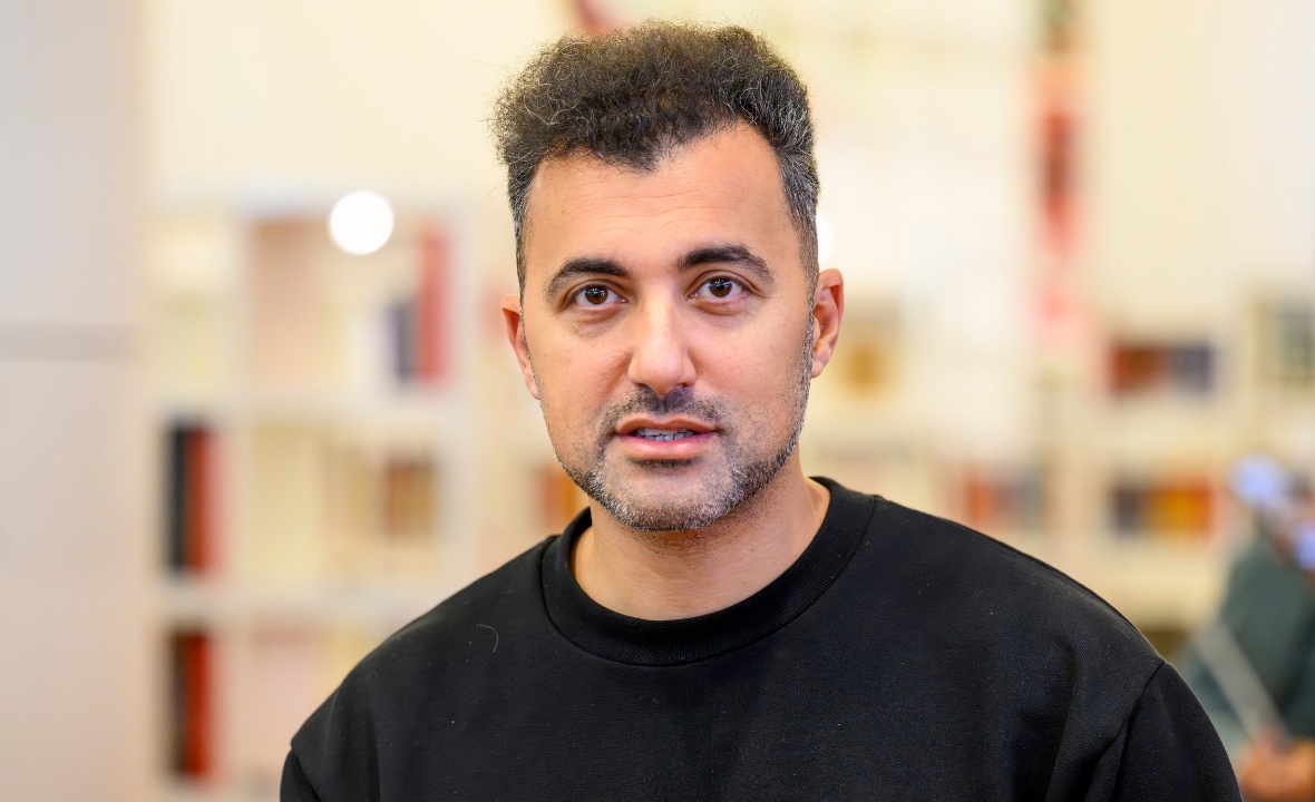 Özcan Akyol reageert op beelden Matthijs van Nieuwkerk | Flair