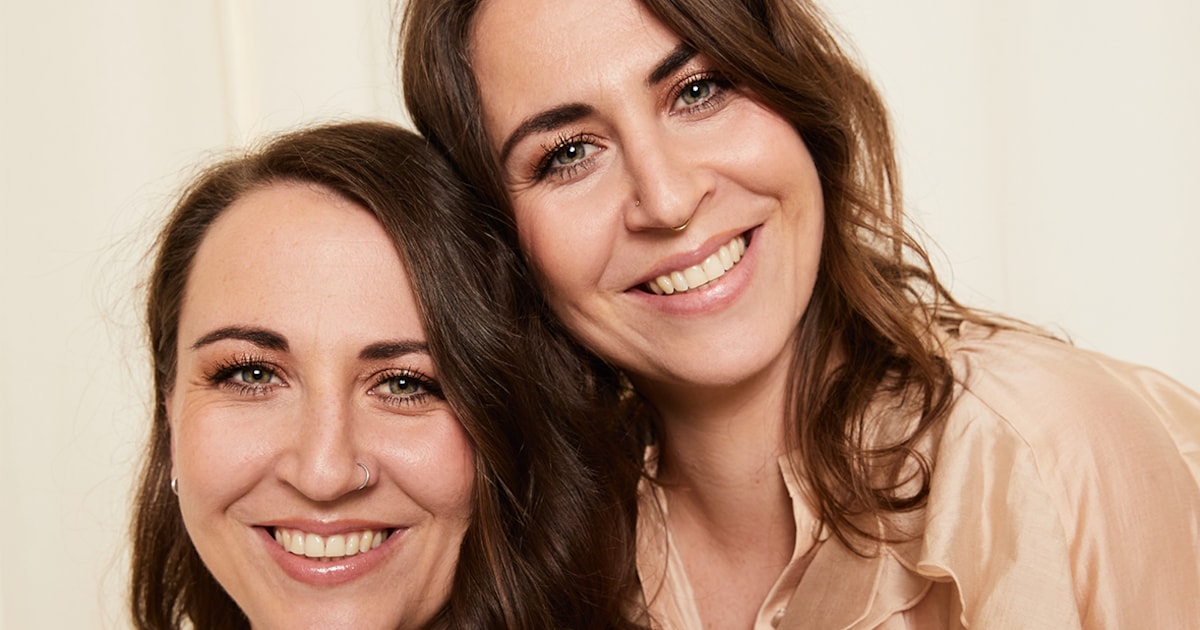 Esmee (33) heeft een tweelingzus die ze vaker ziet dan haar vriend | Flair