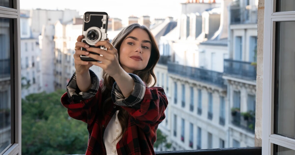 Très bien: dit populaire item uit Emily in Paris is weer op voorraad ...