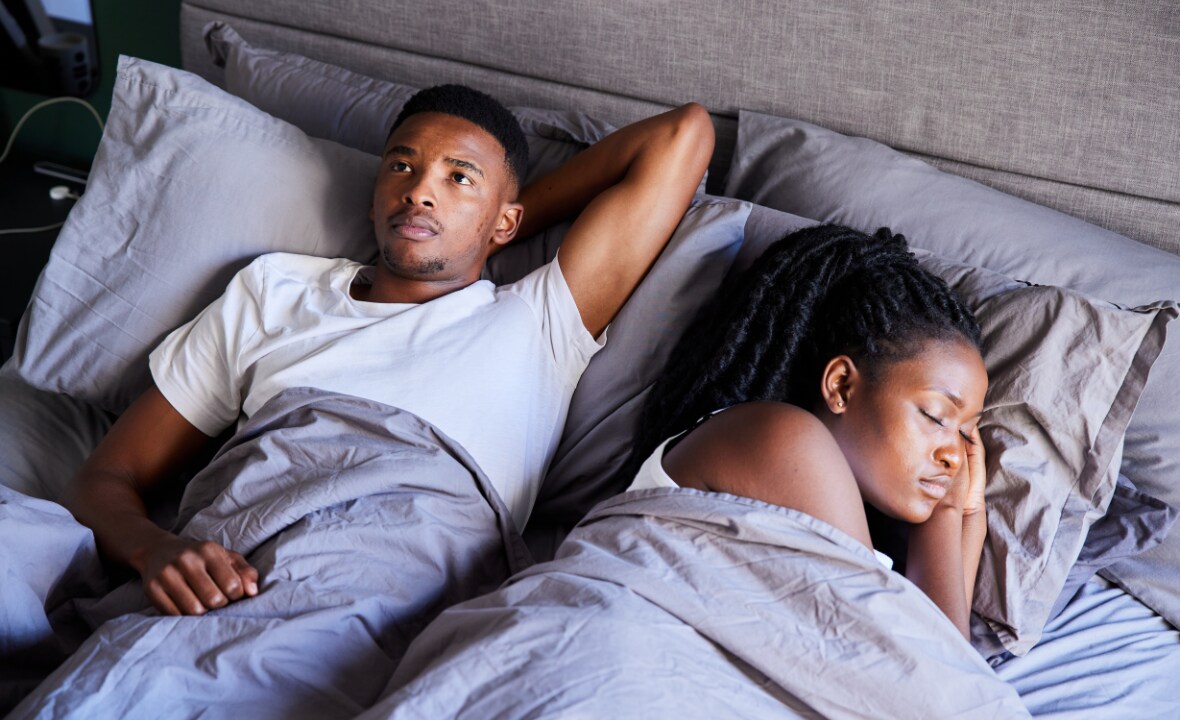 Ander slaapritme dan je partner? Zo ga je daarmee om | Flair