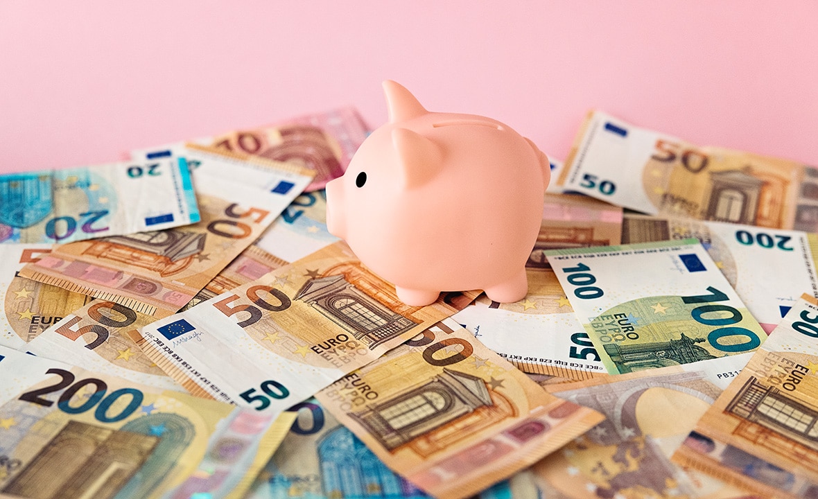 Zóveel geld heb je nodig om lekker comfy te kunnen leven | Flair