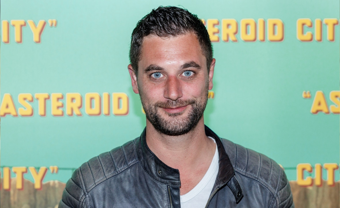 Zo zag ‘First Dates’-barman Victor er vroeger uit | Flair