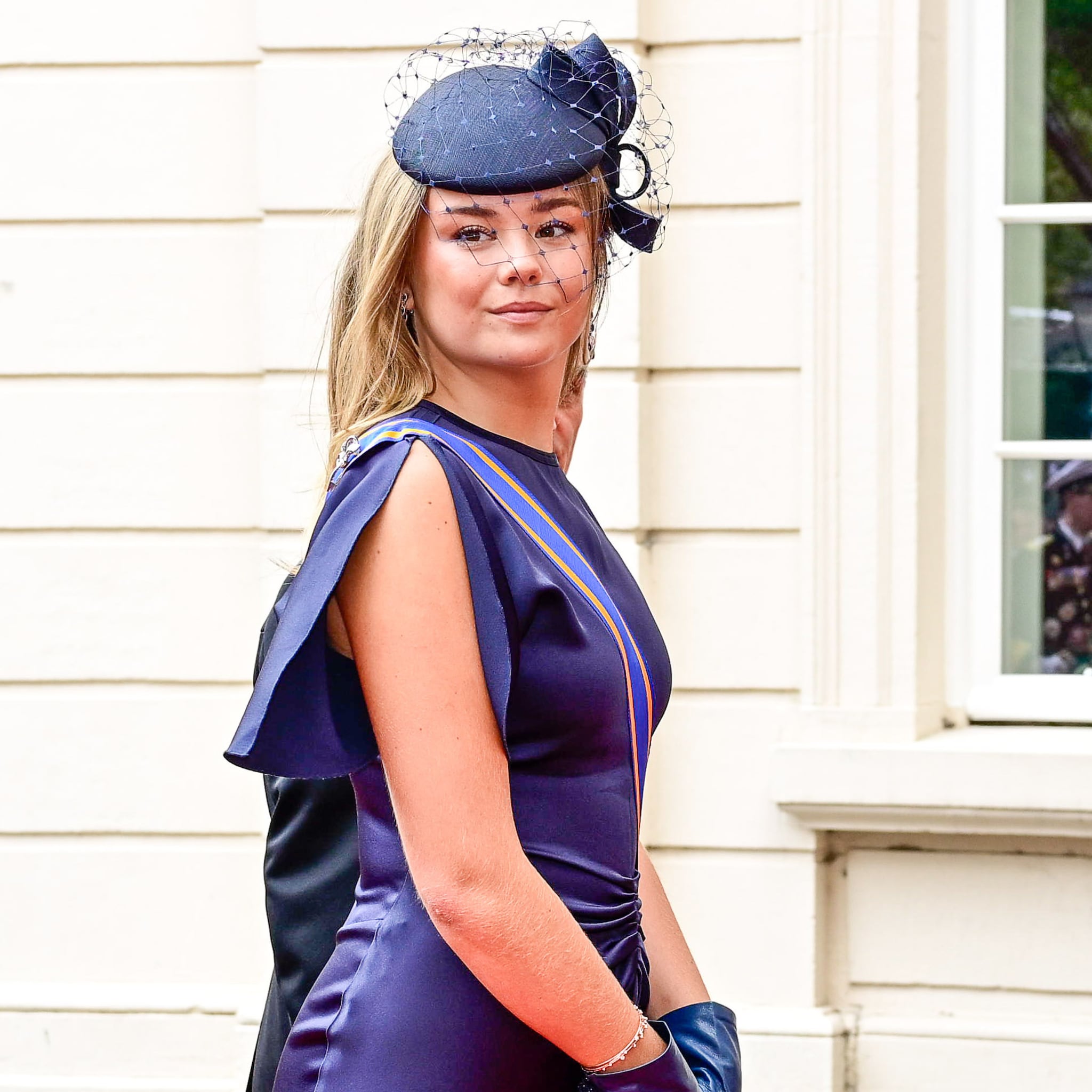 Prinses Alexia rockt paars en draagt dít betaalbare tasje