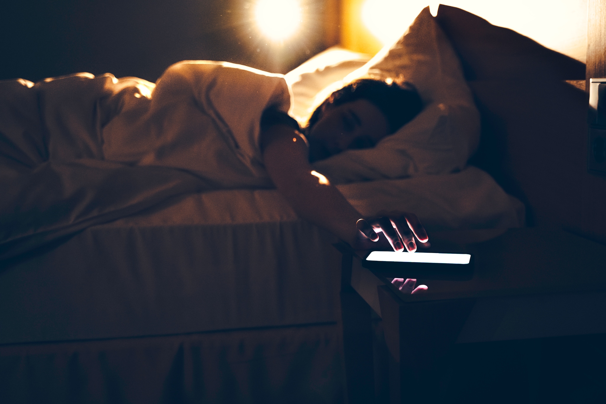 Waarom word je steeds rond hetzelfde tijdstip wakker?